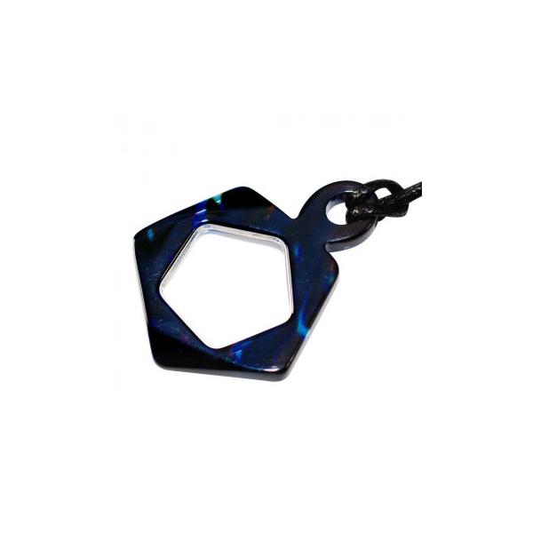 倍率1.75倍のおしゃれなペンダント型ルーペです。