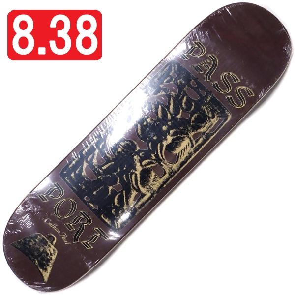 幅:21.4cm 長さ:81.4cm ノーズ:17.3cm テール:16.7cm ビス間:36.0cm コンケーブの深さ:9.5mmPassportのCallum Paulモデル 8.38インチ。キックはノーズ、テールとも角度は抑えめですが...