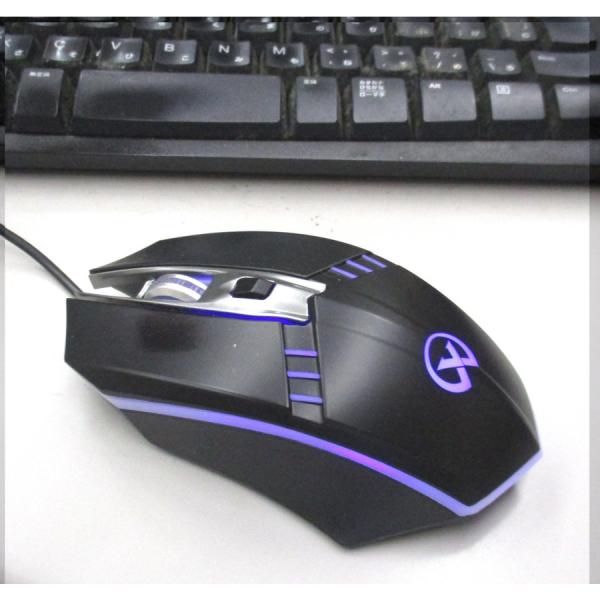 起動中はLEDがグラデーションで光りますマウスの機能は、右ボタンと左ボタンとホイールが機能しますホイールにはふらつきがなく、スクロールも安定して使えますホイール下の黒いボタンはLEDリセットボタンで赤から始まるグラデーションを最初に戻します...