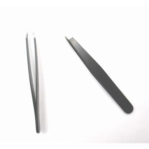 平刃タイプのステンレス製の毛抜きです眉毛などの細かい毛のケアに向いています