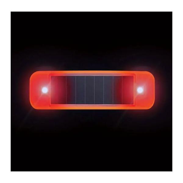 高輝度COB LED使用のテールライトです自転車のシートポストなどに両面テープで取付できますソーラー充電なので日中に充電し、暗くなると点滅しますオンオフスイッチはありません防水加工ではありません