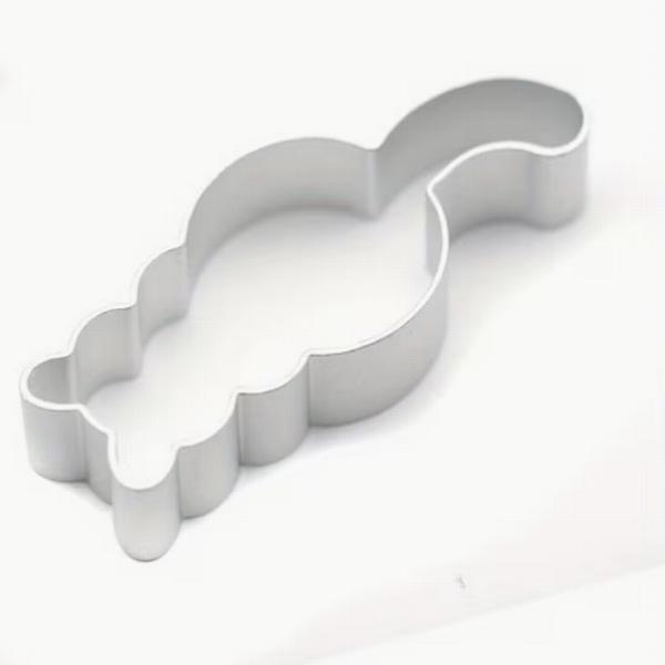 材質：アルミニウムかわいい猫の形のデザインが、焼き菓子の創作に楽しさを加えます。耐久性のあるアルミニウム製で、長期間使用できます。ビスケット、クッキー、ペストリーなどを作るのに最適です。猫愛好家やベーキング愛好家への素晴らしいギフトアイデア...