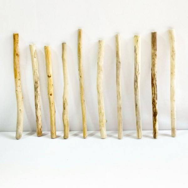 【商品名】流木 棒 枝 30cm以内 DIY素材 ハンドメイド タペストリー素材 小型 小さい 吊り下げ 大 中 小 流木アート diy 吊るす 玄関  1点物 ウッドスティック 棒状流木【商品説明】山口県を中心に採取した流木棒30cm以内...