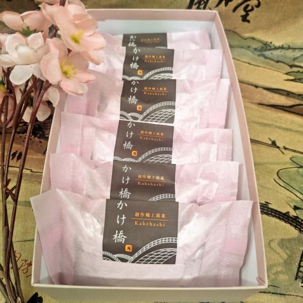 ホイル焼き　錦帯橋のアーチをイメージして作ったここだけのお菓子なつかしいホイル焼き。生地はクリームチーズ入りでコクがあり、中にはさくらあんが入って和洋が融合した新作焼き菓子お誕生日　プレゼントにぴったり　包装は変更になることがございます商品...