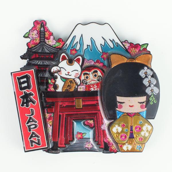 日本の伝統的な郷土玩具「こけし」をモチーフにした、木製のフレームマグネットです。可愛らしい表情と和の趣を感じる姫こけしのデザインを、木の温かみのある風合いとともに楽しめます。冷蔵庫やデスク、ホワイトボードなどに飾るだけで、ほっこりとした和の...