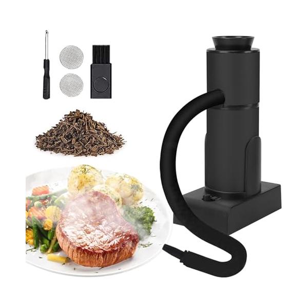 ブラック/-/-・パッケージ個数:1・燻製を身近に食材を一瞬でグレードアップ燻製器。お好みの木材チップを使用して、たった5分で自宅やアウトドアで手軽に本格的な燻製の香りを料理に加えることができます。現代のキッチンにもぴったり合う、直火を使わ...