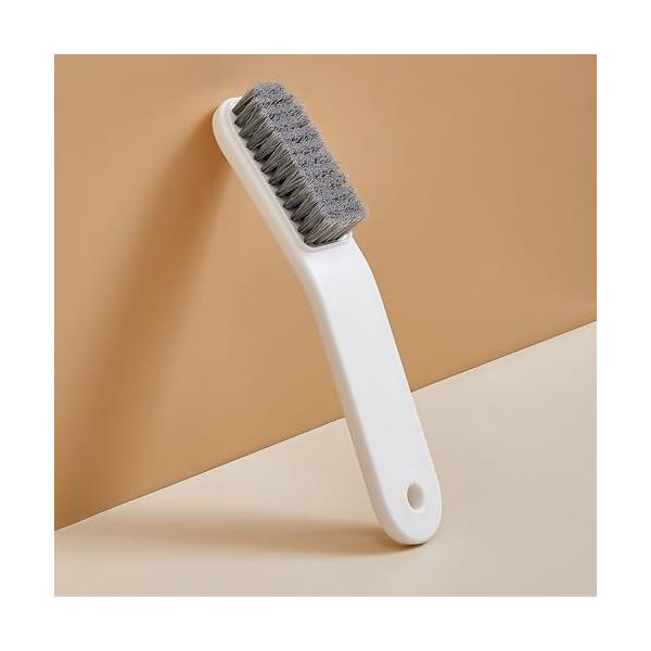 ホワイト/-/-・高品質な素材靴洗いブラシの高品質プラスチック毛は、強度と耐久性を兼ね備え、靴やブラシが接触する表面を傷つけずに優しく汚れを落とすことができます。・独特なデザインシューズブラシのハンドルはPS樹脂を使用し、45°の角度で設計...