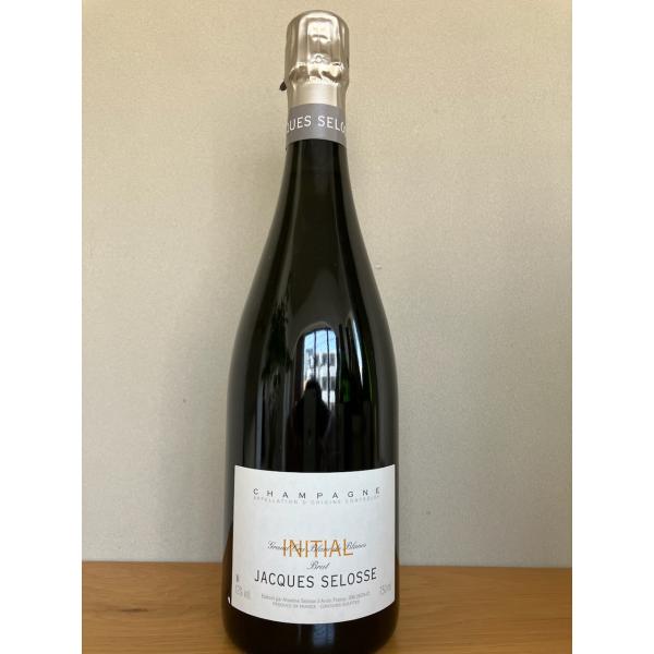 現在世界中で最も入手困難なシャンパーニュのひとつ。現当主ギヨーム・セロスの父アンセルム・セロス氏が、畑、醸造過程において、土地の個性、自然の力を最大限に活用し、丁寧に造られた逸品。『イニシアル』は、ジャック・セロスの特徴である、きめが細かく...