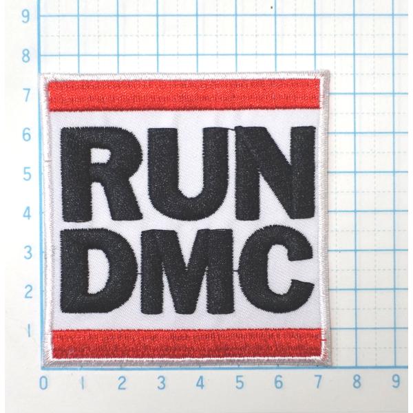 ■サイズ:(約)7.5cm×7.5cm■持ち物を飾ったり、穴の開いたところにぺたっと張って補修したりと便利なアイロンワッペンです。■裏面糊付き刺繍アイロンワッペン※あて布をしてのアイロン接着をお勧めいたします。