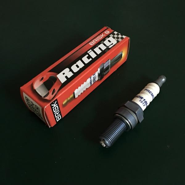正規輸入品（最新ロット） 新品1本 レジスタータイプ（抵抗入り） ターミナル（ネジ）脱着式（ターミナルは変更になる場合があります）ネジ径10ｍｍ、リーチ19ｍｍ、プラグレンチサイズ14ｍｍMAR10A/C9E/CP9E/CR9E等の同系列品...