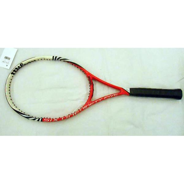 伝統的なフレーム形状。薄めのフレーム。オールラウンドモデル。平均重量309ｇのＪＰＮモデル。【商品名】 SIX-ONE95 2012【メーカー】 ウィルソン【フェイスサイズ】 95平方インチ【フレーム長】 27インチ【推奨テンション】 50...