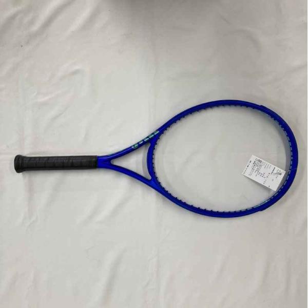 Wilsonのパワー系ラケットとして高い人気を誇るULTRAシリーズ、V5となり新登場。フレーム設計、カーボン構造等に改良を加え、前作同様のパワーと球持ち感の良さを維持。一方でフレームのしなりを強くすることで回転、コントロールもしやすくアッ...