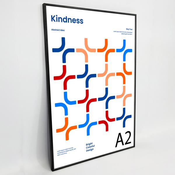 【発売日：2021年08月19日】屋内でポスターを掲示するためのポスターフレームです。A型看板から足を取り除いた形で、ポスターやチラシ、パンフレットを掲示することができます。 サイズは、A2/A1/A0/サイズの3種。縁はブラックです。ポス...