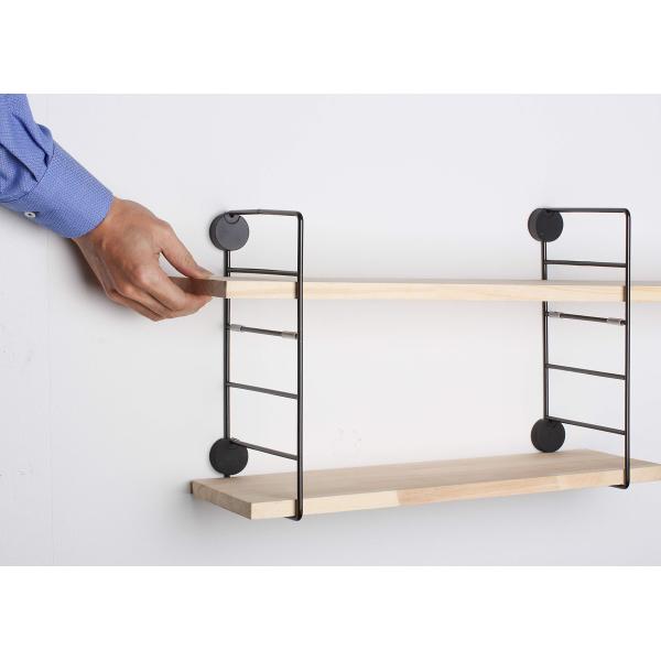 壁につけられる・ブラック ショート AP-3005B・・Size:ショートColor:ブラック・棚板を固定しないから、高さや枚数の変更も簡単・市販の棚板を30cm幅の板を半分にカットすればOK・取付けは下地が石膏ボード対応です。・パッケージ...