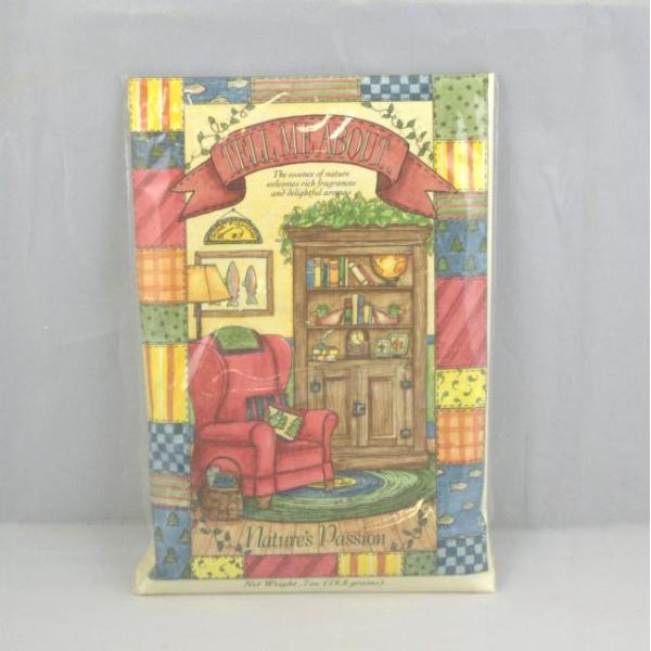 サシェTELL ME ABOUT、パウダー系の香りです。玄関やお部屋、洗面所などになどに置いて、香りで気分をリフレッシュ!!　洋服ダンスや引き出しの中に置いても良いですね。とってもアメリカンカントリーな絵柄で素敵です。1個ですと郵便(140...