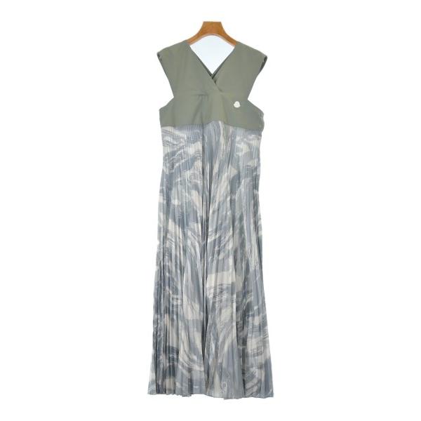 【ブランド】MONCLER GENIUS (モンクレールジーニアス)【タイプ】レディース【商品番号】2200583201100r20251017【コンディション】ランク：A   【カラー】グレー系x白(総柄)【サイズ】40(M位)【実寸(c...