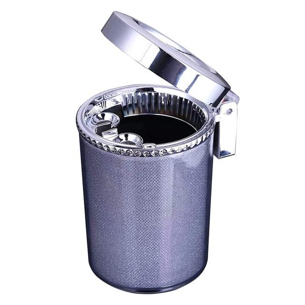 注）車種専用設計ではなく汎用品となります。クリアでおしゃれな灰皿が新登場！昼間はクリア・夜間はLED７色でランダム発光！開閉蓋にもLEDが発光しますので、夜間・トンネル内の暗闇でも灰皿の内側が見えて灰こぼしの心配なし！【商品内容】LED付き...