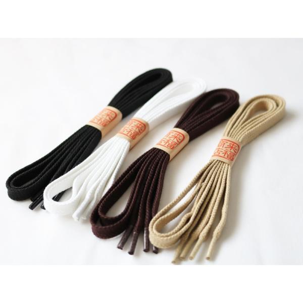 商品情報○商品名石目平 靴紐 65cm○商品説明スニーカーに最適な靴紐です。全4色のカラーバリエーション！靴紐が汚れてきた・切れてしまった時などの交換用におすすめです。○サイズ・長さの目安65cm→靴紐を通す穴が片側3〜4個のもの※上記はあ...