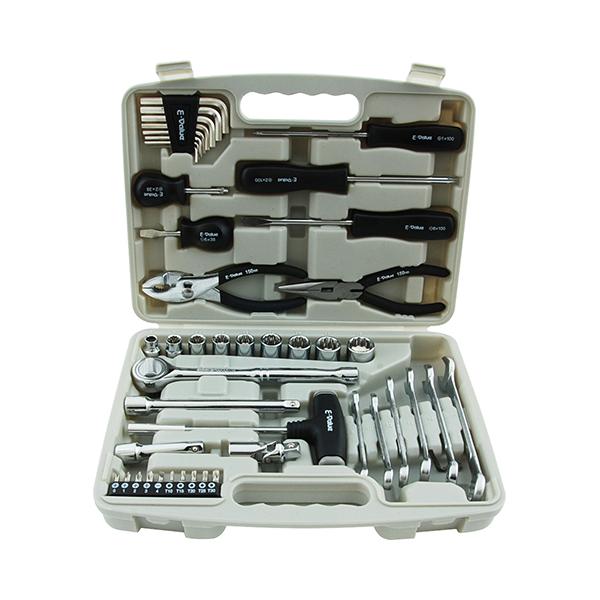 【用途】バイクや自動車等のメンテナンス作業。【機能】備えて安心、45pcsの厳選工具をセットアップしました。収納・持ち運びに便利なハードケース付です。【仕様】●45点組。●ハードケース入。●セット内容：T型ドライバーハンドル・9.5mm差込...