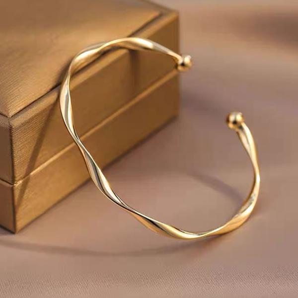 【商品詳細】・素材：銅 18kコーティング※サイズは平置きでの実寸になっております、多少誤差がございます。※画面上と実物では多少色具合が異なって見える場合もございますので、予めご了承下さい。◆商品関連ワード◆18kgp バングル レディース...