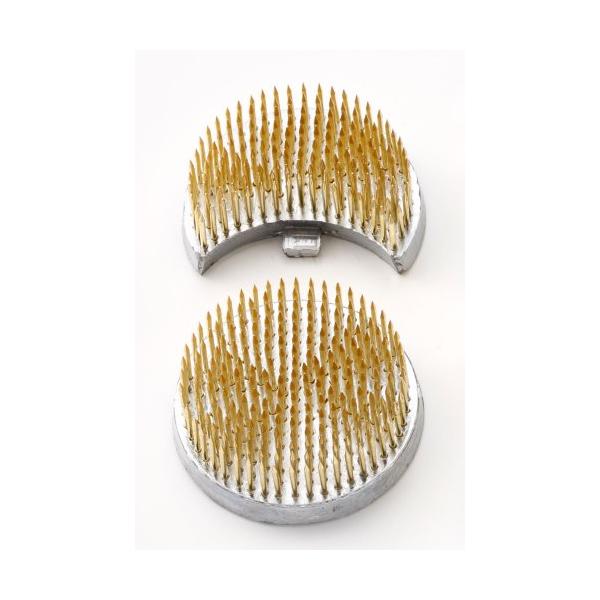 【商品概要】重量:約318g全体寸法(約):幅80mm×直径52mm×高さ21mm針寸法(約):太さ直径1.4mm×高さ14mm針の本数:206本包装形態:化粧箱セイフティタイプ:剣山を簡単に水から取り出せる鎖付の金具ゴムリング付:水盤を傷...