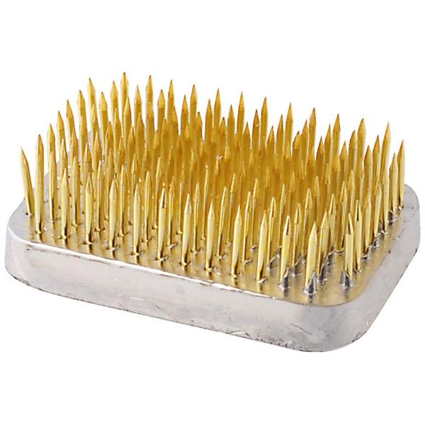 【商品概要】用途:生け花専用全体寸法(約):長辺53ｍｍ×短辺35ｍｍ×高さ18ｍｍ針寸法(約):太さ直径1.2ｍｍ×高さ10ｍｍ針の本数:122本保管方法:水気を十分切ってください。やわらかい布などに、きちんと包んでください。お買い求めの...