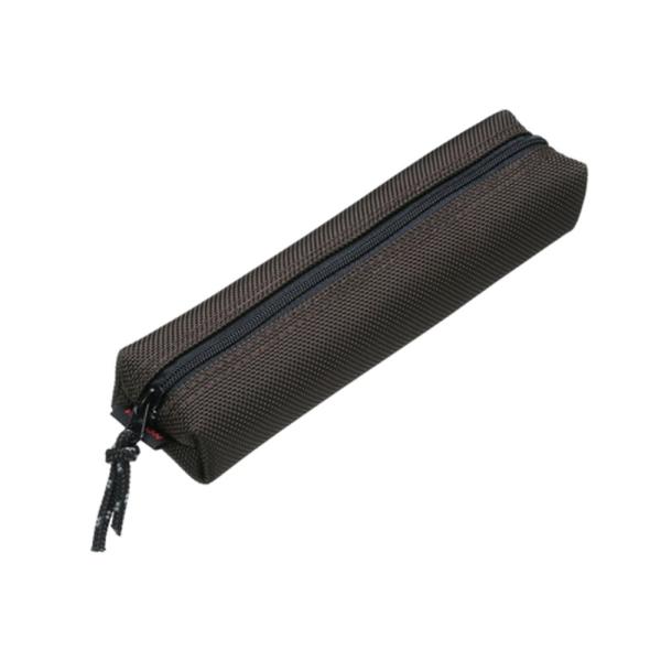 【商品概要】【特長】1680デニールの高密度生地【引手】PP製【サイズ】185×40×35mm【重量】24g【色】全5色展開【商品説明】【商品詳細】ブランド：サクラクレパス商品種別：文房具・オフィス用品商品名：ノータム ソフトペンケースML...