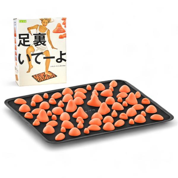 【商品概要】激痛足ツボマット。痛すぎ注意！レギュラーサイズの約40×34cm。6種類の大きさの突起が足裏のツボを刺激します。普通の足つぼマットでは物足りなくなってしまった方や、青竹踏みだと物足りない方におすすめ。気になる足のゴリゴリをセルフ...