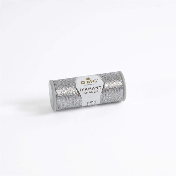 【商品概要】サイズ：約20m素材：ビスコース72% ポリエステル28%6本撚り(25番糸4本取りと同程度の太さ)使用に適した針：フランス刺しゅう針5号、クロスステッチ針24号【商品説明】説明2012年の発売以降、あらゆるクリエイターに愛され...