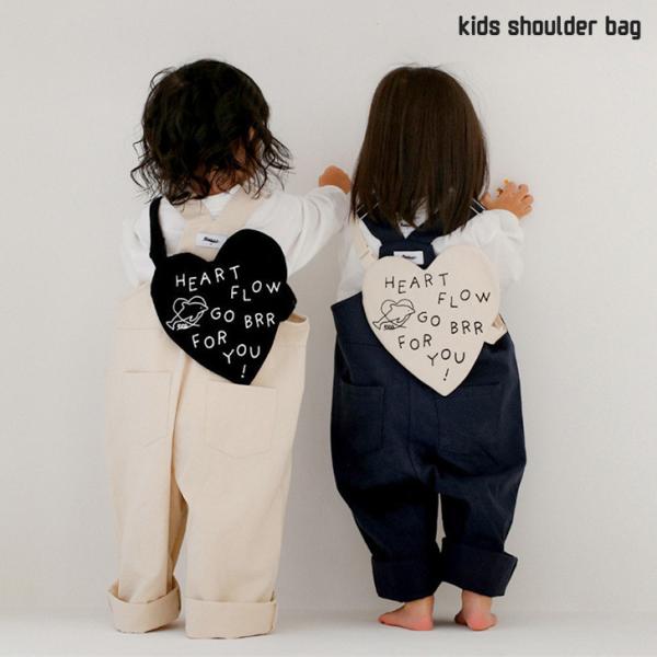 抜け感のあるデザインのキッズショルダーバッグキャンバス生地のナチュラルな風合いに、ハート型シルエットとフリーハンド風のプリントが可愛らしいアイテム長さ調整可能なワンショルダーでお子様の体にフィットし、シンプルなファスナーポケットで使いやすい...