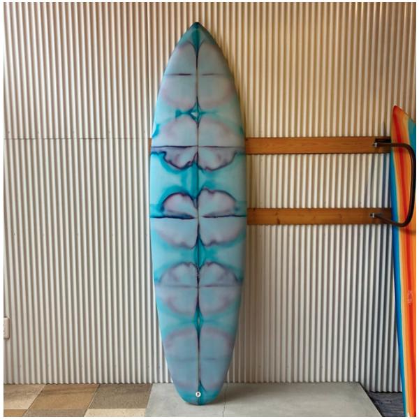 deadkooks surfboardAPHEX 6'6x20 1/2x2 5/8NC Butterfly blueミッドレングスの長さでショートボードのような動きがコンセプト。ロッカーはヘルハウンドとスピードハルの間でシャープなVEEから...