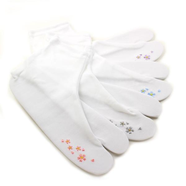 【発売日：2021年04月15日】ストレッチ素材で伸縮性があり、程よいフィット感の履き心地のソックスタイプの足袋です。小花の刺繍がアクセント！