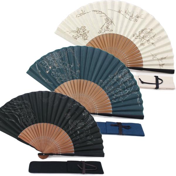 【発売日：2023年03月14日】人気の和モチーフを繊細な切り抜きで絵柄を表現し、薄絹を裏貼りすることで補強しています。扇子袋と桐箱入りで大切な人へのプレゼントとしても大変喜ばれます。全長22.0cm 扇子を広げた時40.0cm 閉じた時2...