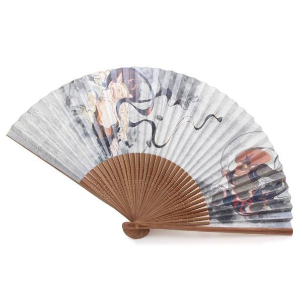 【発売日：2023年03月14日】風神雷神の絵柄の飽きのこないオーソドックスなデザインです。裏面は白の無地です。大切な人へのプレゼントとしても大変喜ばれます。全長21.5cm 扇子を広げた時39.0cm 閉じた時2.5cm
