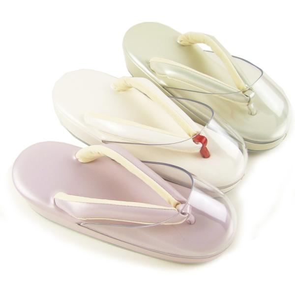 【発売日：2017年08月23日】紫 緑 白 雨の日のお出掛けに爪先にビニールカバーの付いたしぐれ履きで足元をしっかりガード。軽くて歩きやすく風雨に最適草履です。かかと部分の高さは5cmと普段の草履と変わらない美しいフォルムです。底部分は滑...