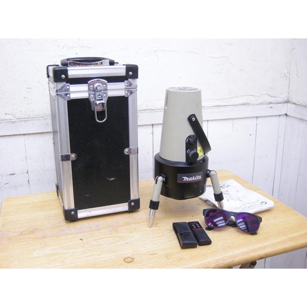 【発売日：2021年12月23日】マキタ製　レーザーライナー　墨出し器　SK301商品サイズ・高さ32ｃｍ　幅15ｃｍ　奥行15ｃｍ年式・不明中古品です　年数相当の使用感あります　細かい小傷や剥げ等あります清掃・試験済み　動作は良好ですが　...