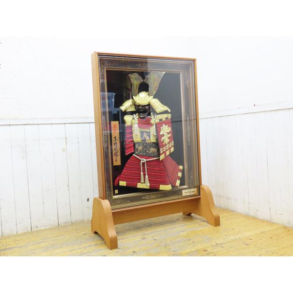 【発売日：2024年08月16日】黄金赤糸威鎧　複製　額縁　国宝　兜　鎧商品サイズ・高さ129.5ｃｍ　幅87.5ｃｍ　奥行45.5ｃｍ　額縁高さ111cm幅82.3cm奥行11cm年式・不明中古品です　年数相当の使用感あります細かい小傷や...