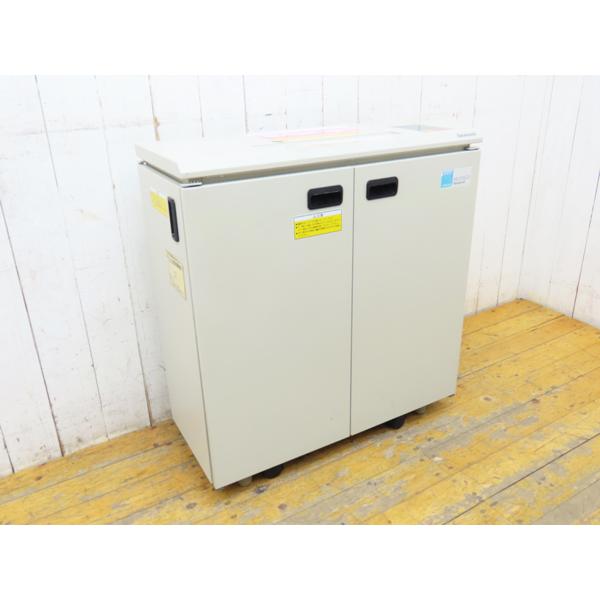 【発売日：2025年04月13日】送料別途見積り商品　ナカバヤシ製　シュレッダー　NS-206CX　投入口幅32cm商品サイズ・高さ69.5ｃｍ　幅65ｃｍ　奥行28ｃｍ年式・不明中古品です　年数相当の使用感あります　細かい小傷や剥げ等あり...