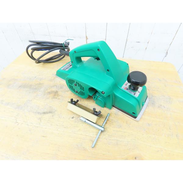 【発売日：2026年01月06日】マキタ製　110mm　電気かんな　M190商品サイズ・高さ17ｃｍ　幅17ｃｍ　奥行35.5ｃｍ年式・不明中古品です　年数相当の使用感あります　細かい小傷や剥げ等あります電源コードにテープ補修跡があります清...