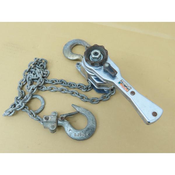 【発売日：2026年02月28日】TRUSCO　トラスコ　レバーブロック　0.25ｔ商品サイズ・高さ27ｃｍ　幅6ｃｍ　奥行8ｃｍ　チェーンの長さ100cm年式・不明中古品です　年数相当の使用感あります　細かい小傷や剥げ・錆等あります清掃・...