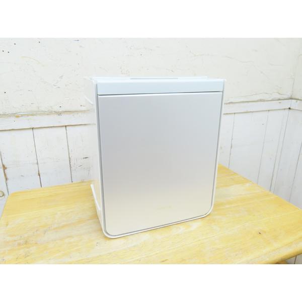 【発売日：2026年05月09日】日立製　ふとん乾燥機　HFK-BK700商品サイズ・高さ33.5cm　幅28cm　奥行20.5cm年式・2019年製中古品です　年数相当の使用感あります　細かい小傷や小汚れ等あります清掃・試験済みです　動作...