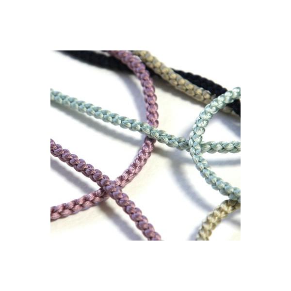【商品スペック】　販売単位： 21メートル巻　幅： 約3mm　材質： シルク100%　厚み： 3.0mm　メーカー： 木馬（MOKUBA）【バリエーション】　3サイズ（約2mm、約3mm、約3.5mm）、全32色をご用意【お届け目安】　お急...