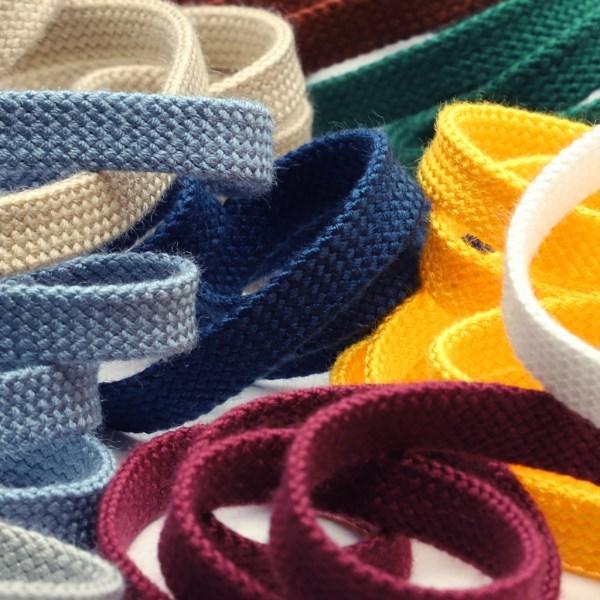 【商品スペック】　販売単位： 1メートル　幅： 約3mm　材質： アクリル100%　厚み： 1.0mm　染色： 先染め　メーカー： SHINDO（S.I.C.）【バリエーション】　4サイズ（約3mm、約4mm、約5mm、約6mm）、全30色...