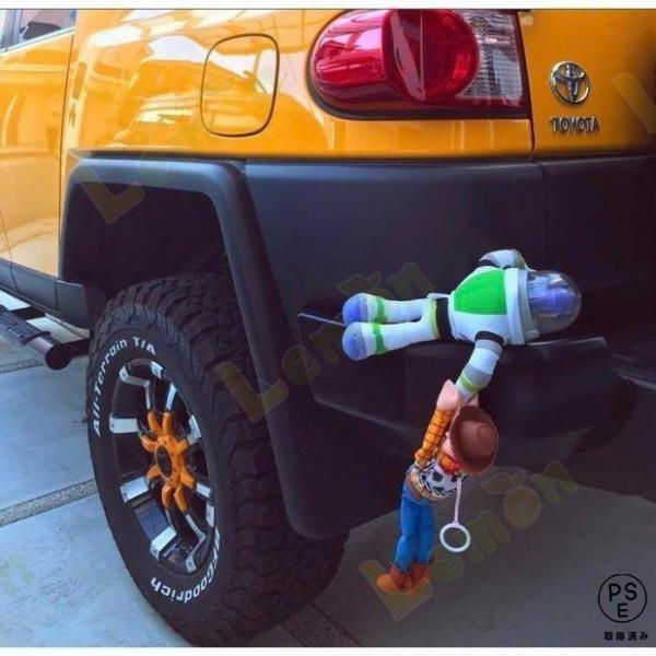 新品！トイストーリー ウッディ バズ 車ぶら下がり人形！ヘルメット付き！フィギュア バズ　ウッディ　車外装用品　車人形