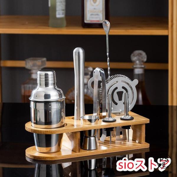 セット内容：カクテルシェーカー本体木製スタンドアルコールプラグメジャーカップワインオープナーストロースプーンロングスプーンアイスクリップミキシングストレーナーペストル熟練のバーテンダーたちも愛用するプロ御用達の品が揃ったカクテルツールのセッ...