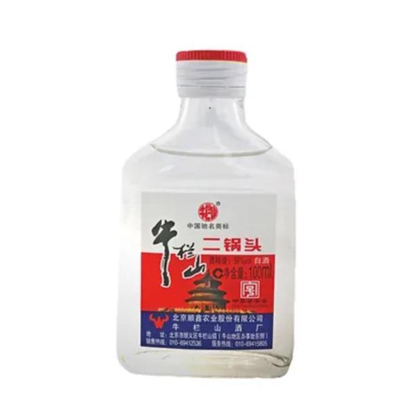 牛欄山　二鍋頭酒　100ml容量　100ml入数　40本　アルコール分　56度JAN code　6906151601353産地　北京市北京市内に位置する牛欄山地区で伝統的酒造技術を継承し、独自の風格を生み出してきた白酒。アルコー度数は高いで...