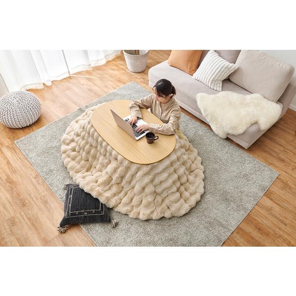 【発売日：2025年07月01日】あたたかみのある木目調のナチュラルデザイン。丸みが美しいオーバル型の天板にシャープな脚を合わせたこたつテーブルとラビットファーのような、ふわもこの掛け布団セット■組立式■天板固定ネジ付【カラー】ナチュラル/...