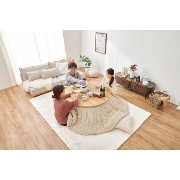 【発売日：2025年07月01日】表情豊かな天然木突板を使用した洗練されたデザインの円形こたつです。セーターのような立体的なデザインがおしゃれな掛け布団セット■組立式■天板固定ネジ付【カラー】ナチュラル/ウォールナット【サイズ】こたつ:(約...
