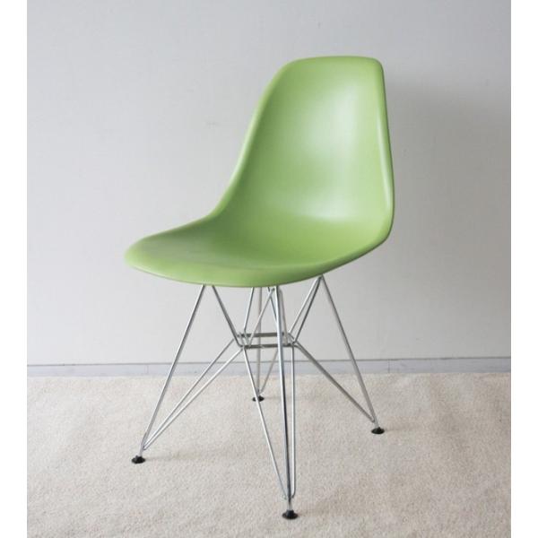 【発売日：2016年10月19日】xミッドセンチュリーの代名詞、イームズ夫妻の代表作であるシェルチェア。その中でも特に有名な、DSR（ダイニングハイサイドチェアロッドベース）と呼ばれるダイニングチェア。x座面はアイスクリームをすくうスプーン...