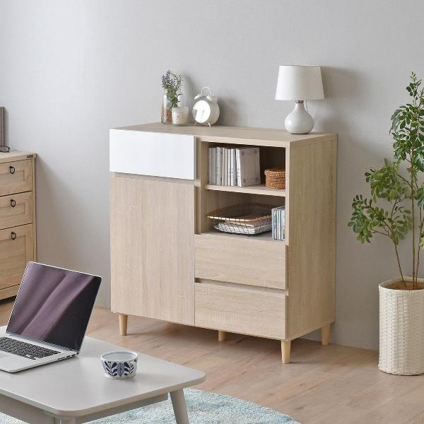 【発売日：2018年10月19日】表からねじ穴が見えないフラットで美しいデザインのキャビネット飾りすぎないシンプルなデザインはリビングでの安らぎを与え、美しい艶の鏡面仕上げがお部屋の雰囲気を高めてくれますA4サイズが入る引出しや可動棚付きの...